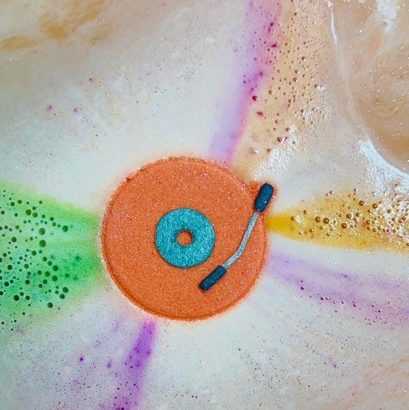 Showgirl Era Bath Bomb w/Embeds – Alex & Leigh Originals